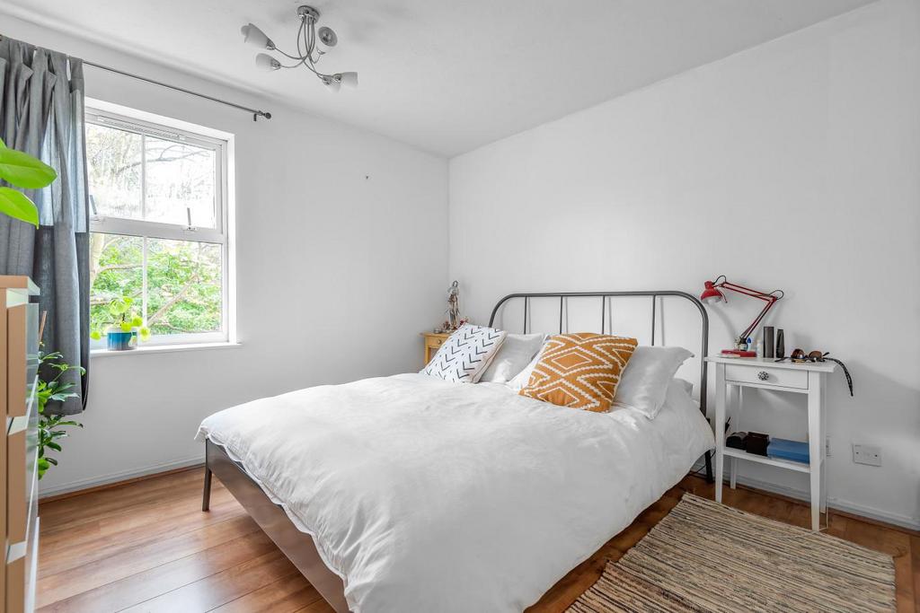 Burghley Hall Close, Southfields 2 bed flat for sale - £400,000