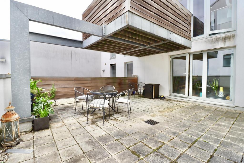 Meridian Court, London SE16 1 bed apartment - £2,150 pcm (£496 pw)