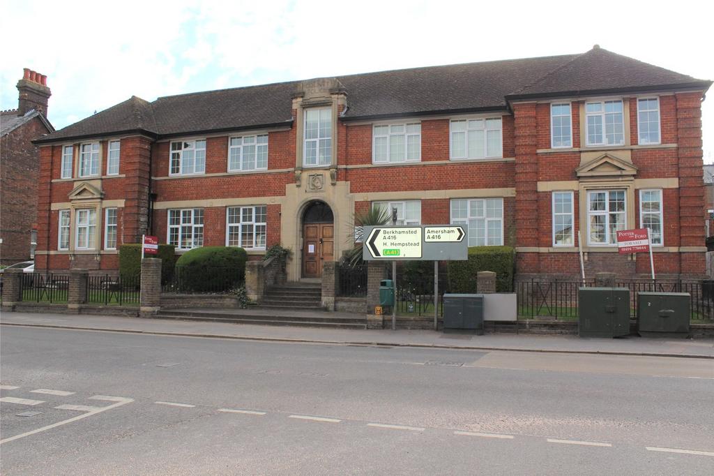 Broad Street, Chesham... 2 bed apartment - £1,450 pcm (£335 pw)