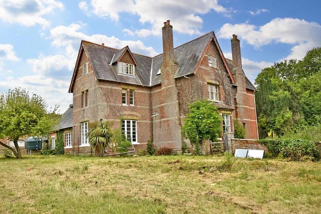 High Lea Farm House, Witchampton... 9 bed detached house - £900,000