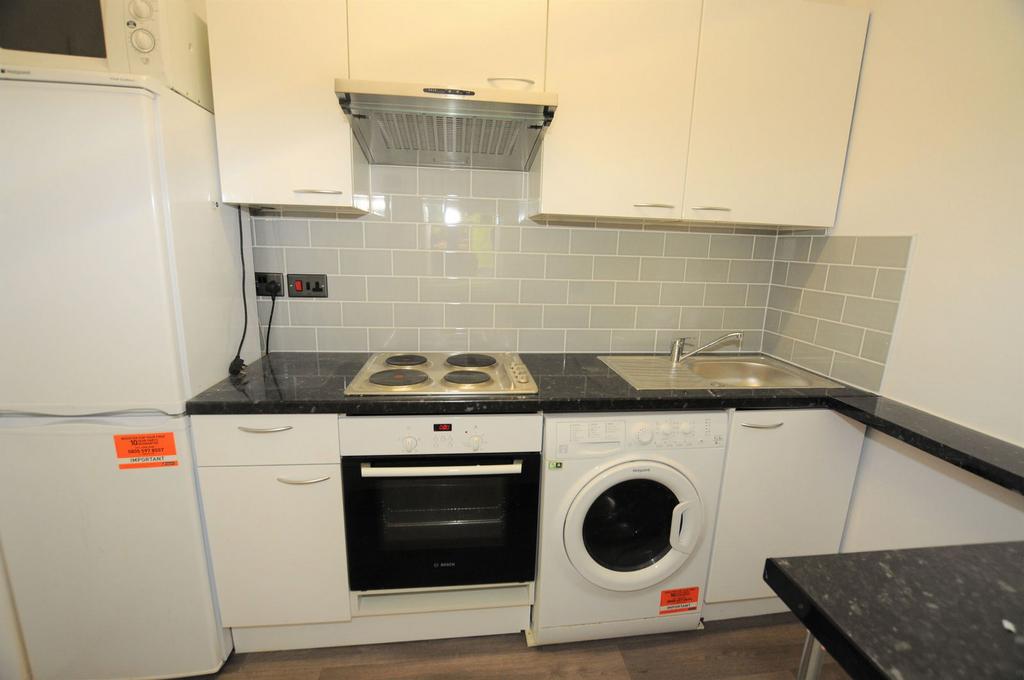 LONDON, SW7 4AP 3 bed flat to rent - £2,750 pcm (£635 pw)