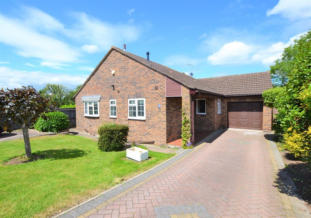 Kingscote Close, Churchdown... 3 bed detached bungalow - £1,550 pcm (£ ...