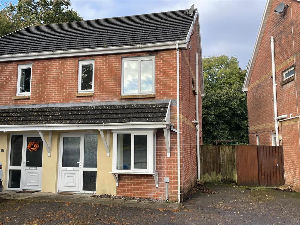 Clos Y Cwm, Penygroes 3 bed detached house - £795 pcm (£183 pw)