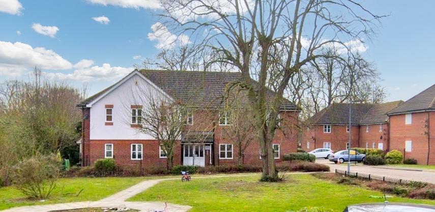 Reid Close, Hayes UB3 Flat - £1,950 pcm (£450 pw)