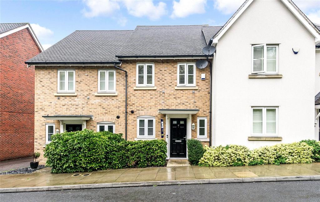 Oswald Drive, Strood, Kent, ME2 2 bed terraced house - £280,000