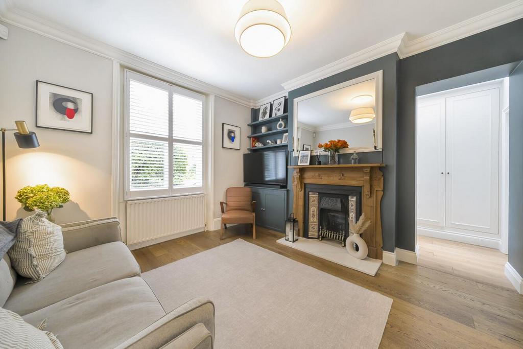 Balham New Road, Balham 2 bed flat - £700,000
