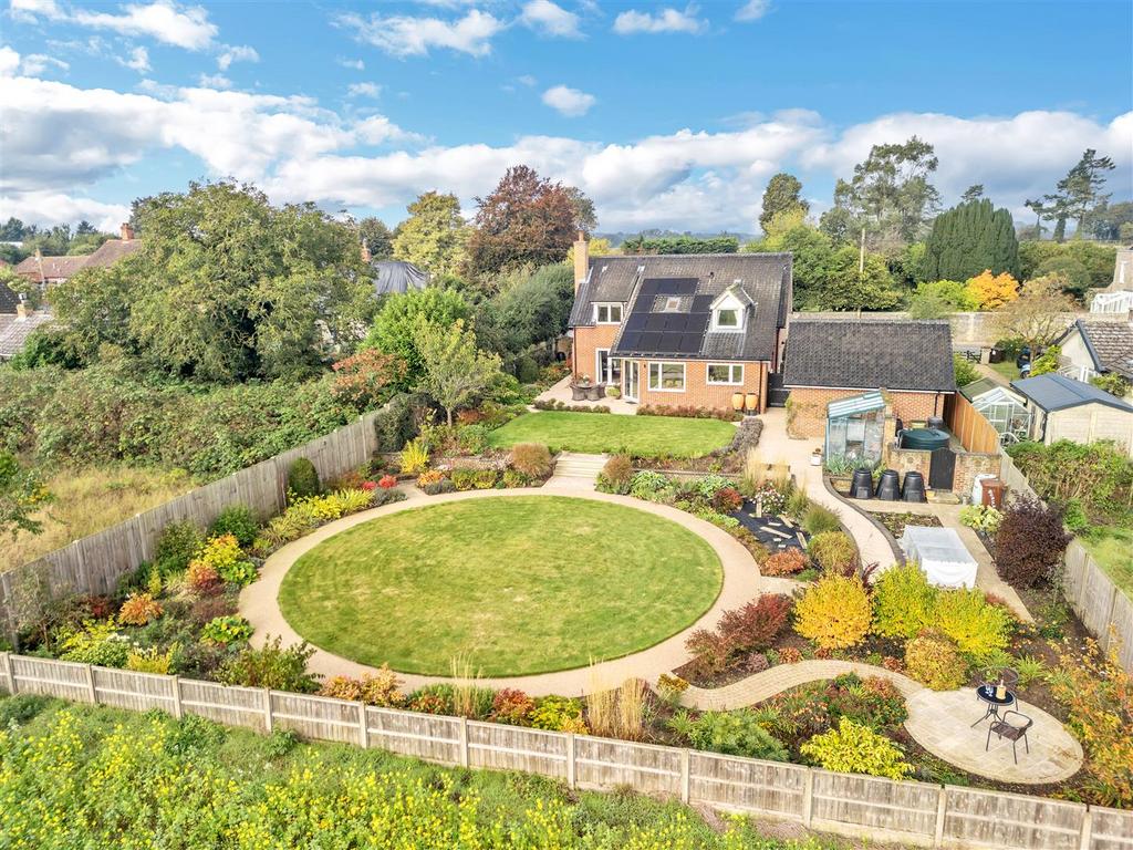 High Street, Hopton, Diss 4 bed detached house - £650,000