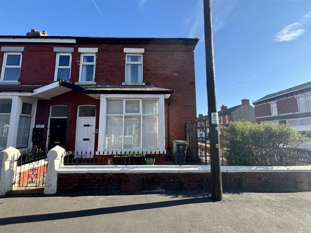 Boothroyden, Blackpool 1 bed flat - £585 pcm (£135 pw)