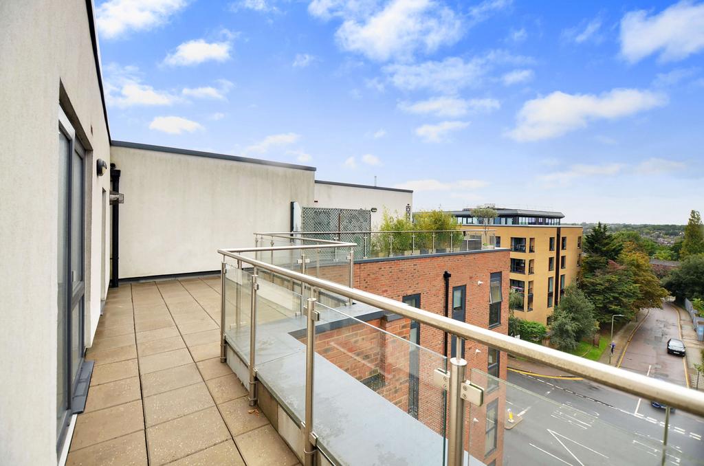 at Attlee Court, High Road, London N20 1 bed apartment - £177,750