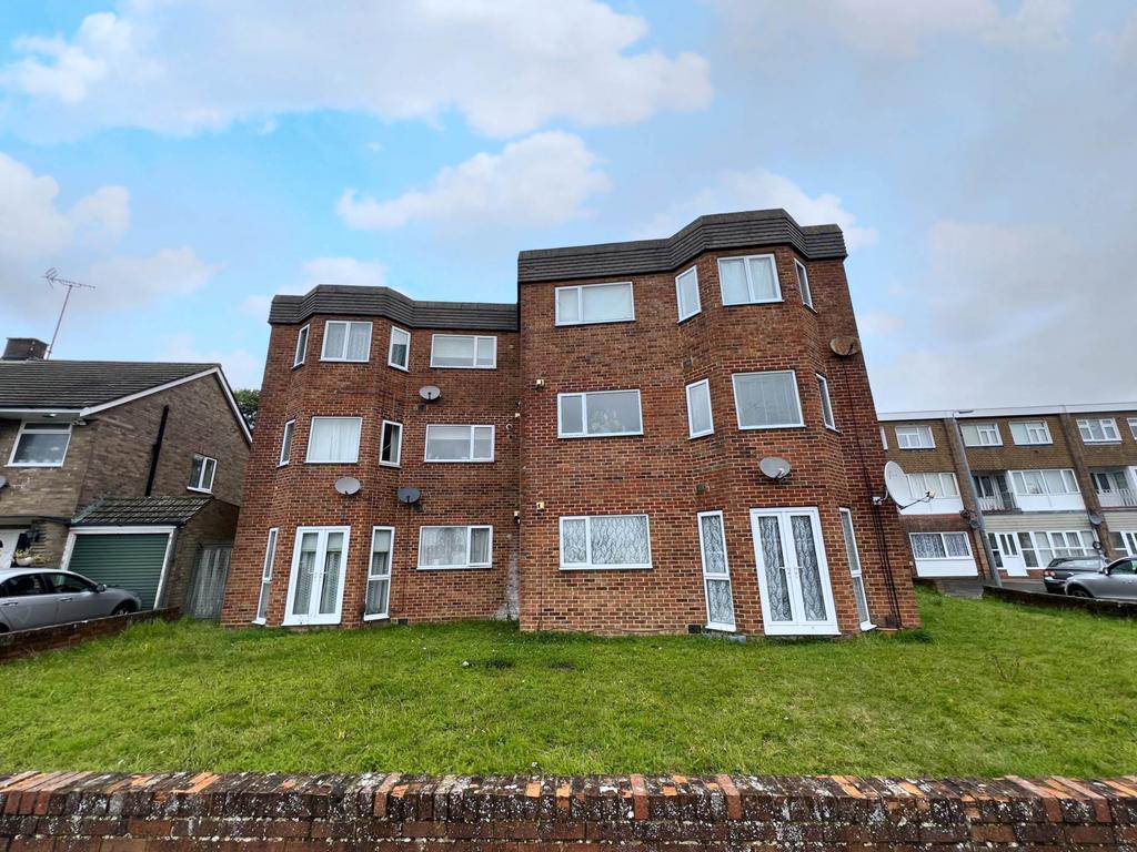 The Quadrant, Dunstable LU5 2 bed apartment - £1,200 pcm (£277 pw)