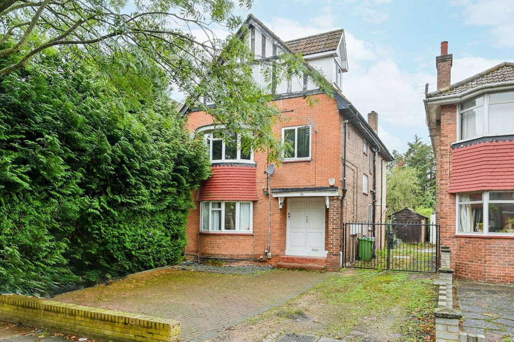 Perryn Road, Poet's Corner, W3 2 bed flat - £3,750 pcm (£865 pw)