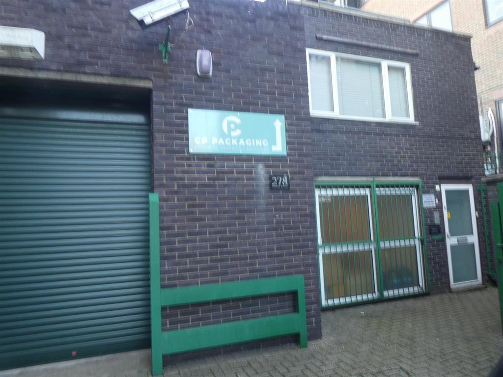 Chase Road, London N14 Property - £1,500 pcm (£346 pw)