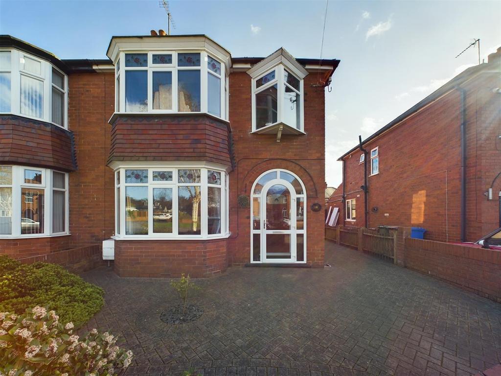 Queensgate, Bridlington 3 bed semi-detached house for sale - £225,000
