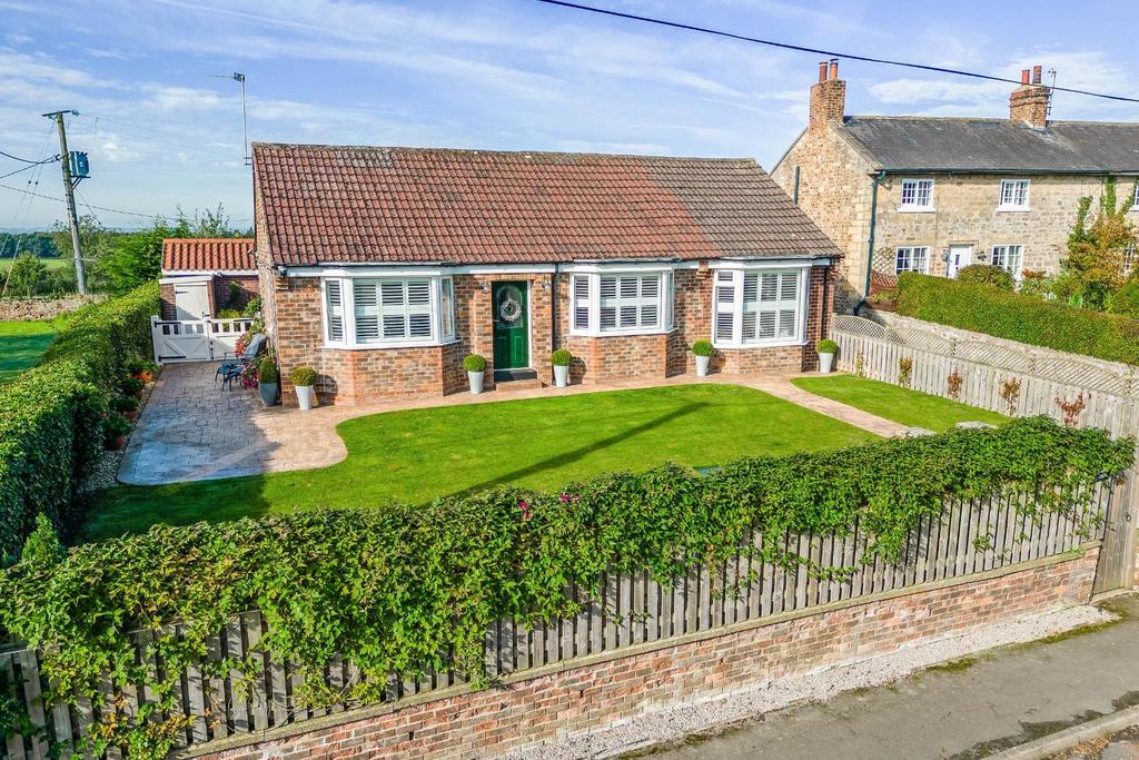 Gwenva Rise, Hunsingore, Wetherby 2 bed detached bungalow for sale - £ ...