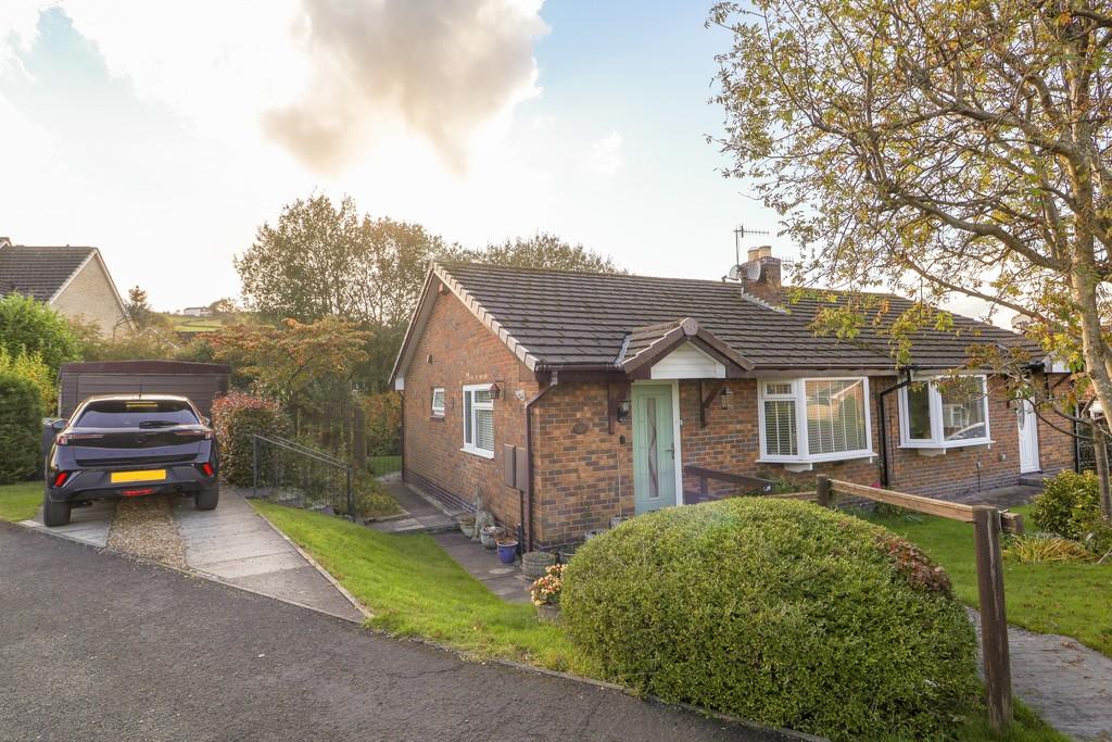 Leicester Drive, Glossop SK13 2 bed semi-detached bungalow - £315,000