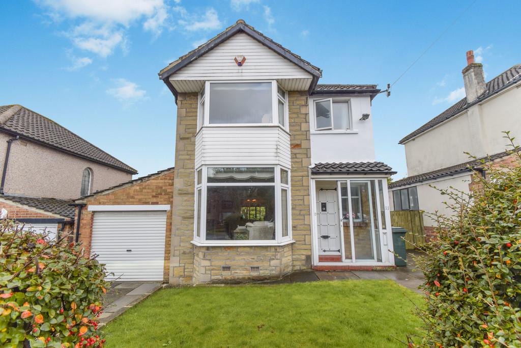 Manscombe Road, Bradford BD15 3 bed detached house - £275,000