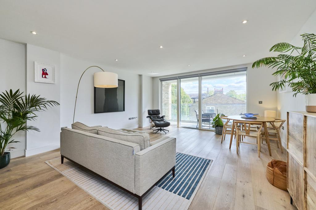 Harper Road, London 2 bed flat - £875,000