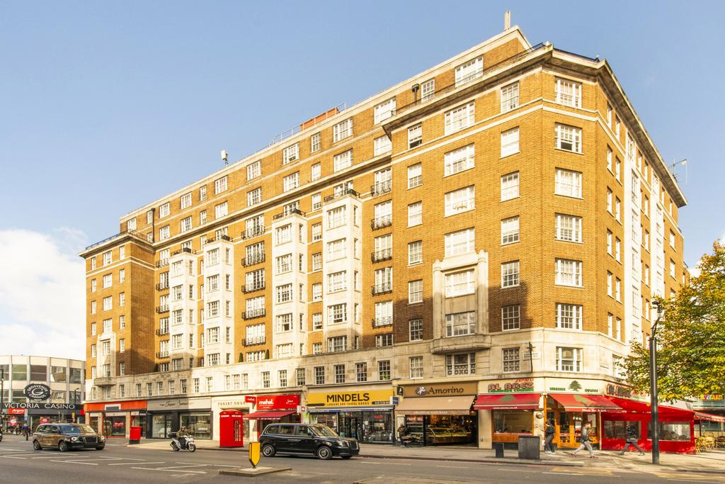 Forset Court, Edgware Road, London 2 bed flat - £950,000