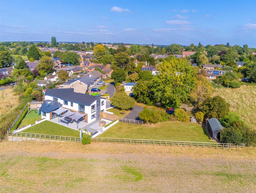 Frogmore Road, Snitterfield CV37 5 bed detached house for sale - £1,250,000