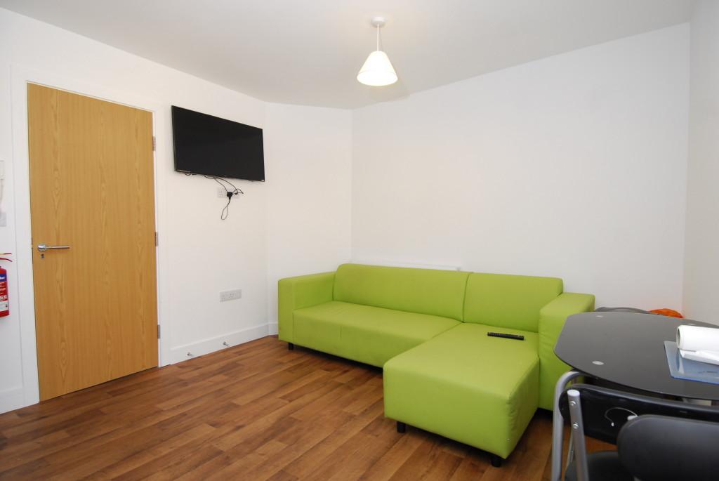 21 Armada Street, Flat 2 2 bed house share - £1,387 pcm (£320 pw)