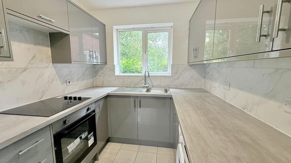 Huxley Close, Uxbridge UB8 1 bed maisonette - £235,000