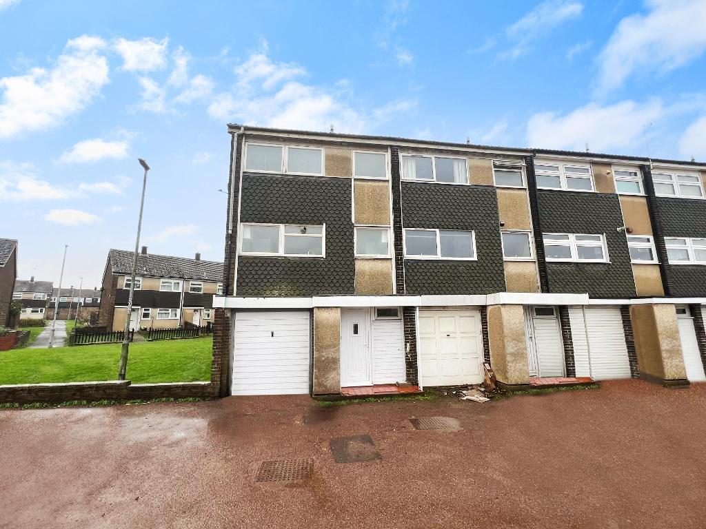 Sherd Close, Marsh Farm, Luton... 4 bed townhouse - £325,000