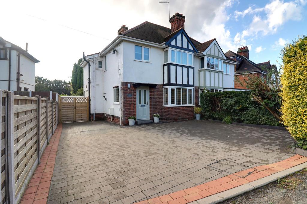 Tixall Road, Stafford ST16 3 bed semi-detached house - £285,000