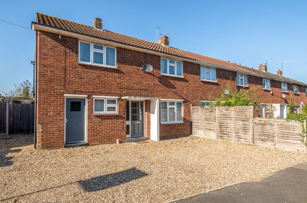 Perrycroft, Windsor, Berkshire 3 bed end of terrace house - £500,000
