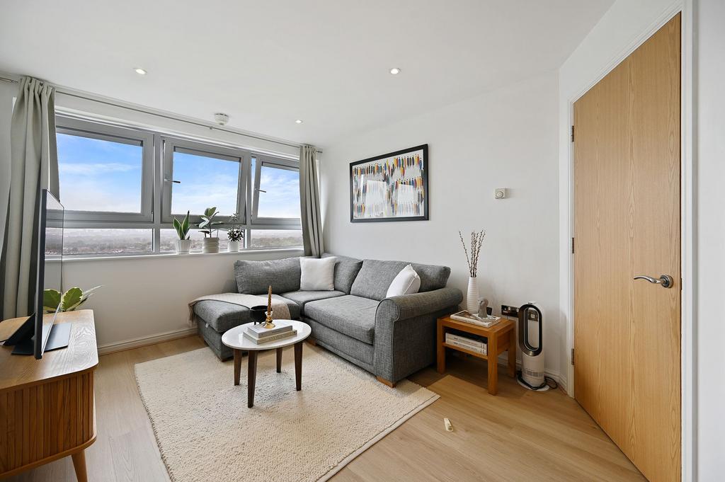 Throwley Way, Aspects, SM1 1 bed flat - £250,000