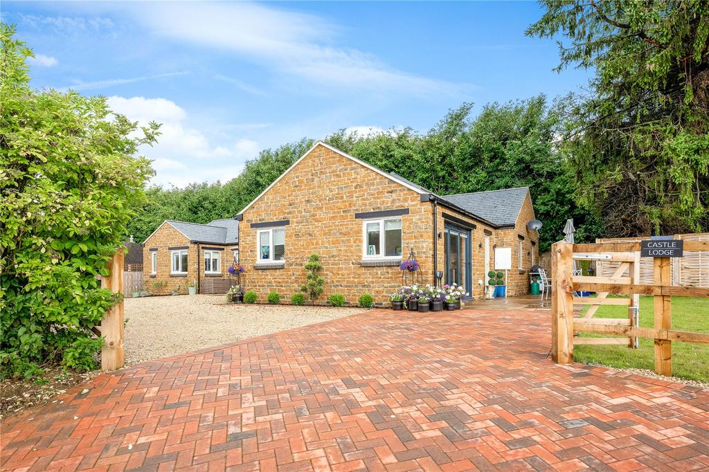 Overthorpe Road, Banbury OX17 4 bed bungalow - £775,000