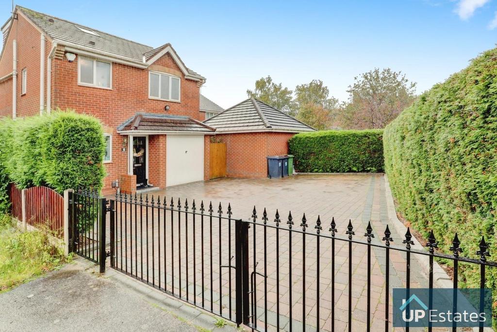 Pebblebrook Way, Bedworth 4 bed detached house - £325,000