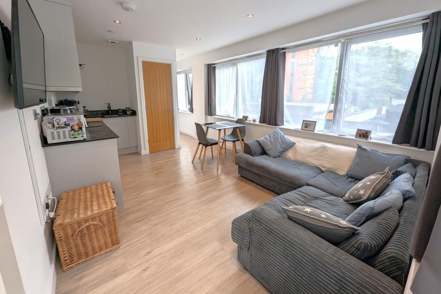Spectrum House, Woking GU21 1 bed apartment - £1,300 pcm (£300 pw)