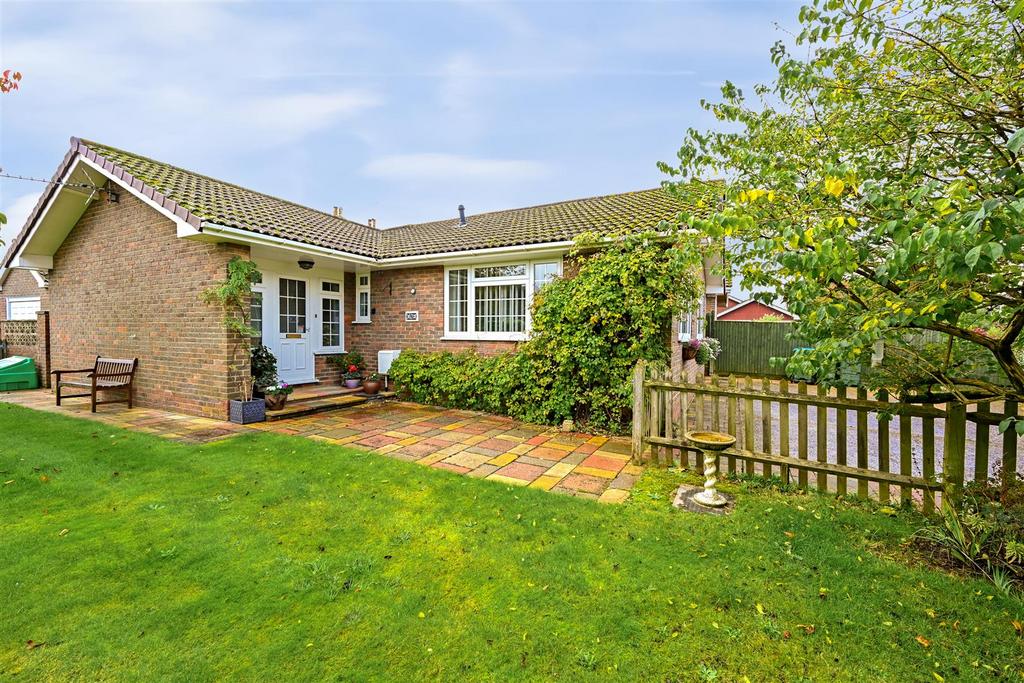 Squire Way, Henfield 3 bed detached bungalow - £695,000