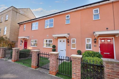 Felstead Crescent, Stansted CM24 2 bed terraced house - £380,000