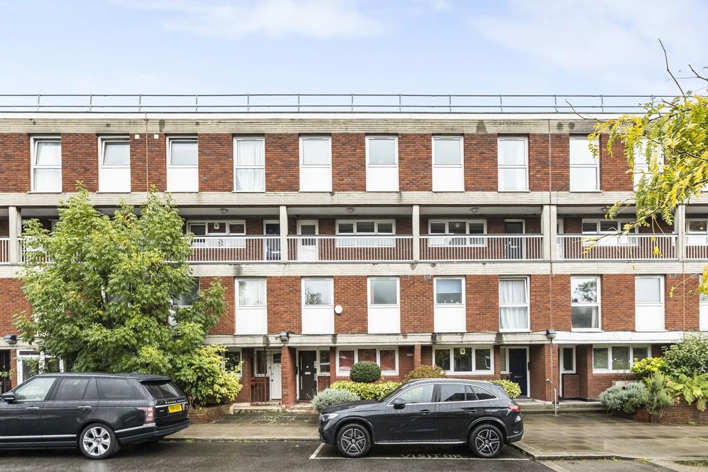 Emmott Close, London, E1 2 bed maisonette - £375,000