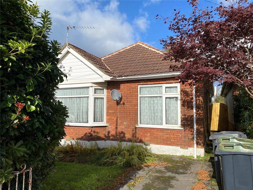 Bascott Road, Wallisdown... 2 bed bungalow - £300,000