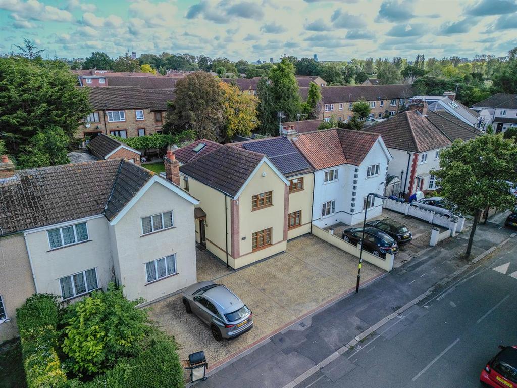 Costons Avenue, Greenford UB6 8RJ 5 bed house - £1,000,000