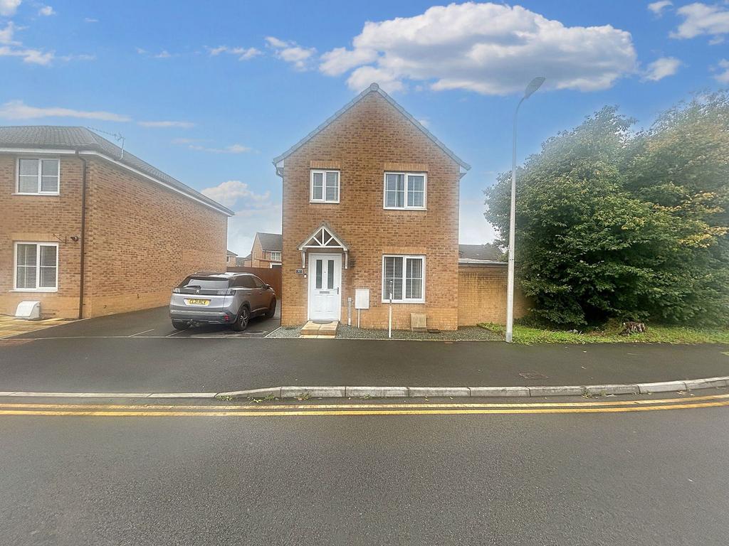 Heol Tredwr, Bridgend CF31 3 bed detached house - £250,000
