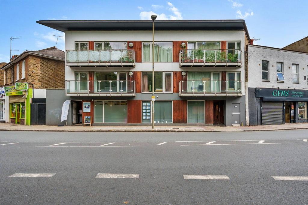 Falcon Road, Clapham Junction... 1 bed flat - £1,950 pcm (£450 pw)