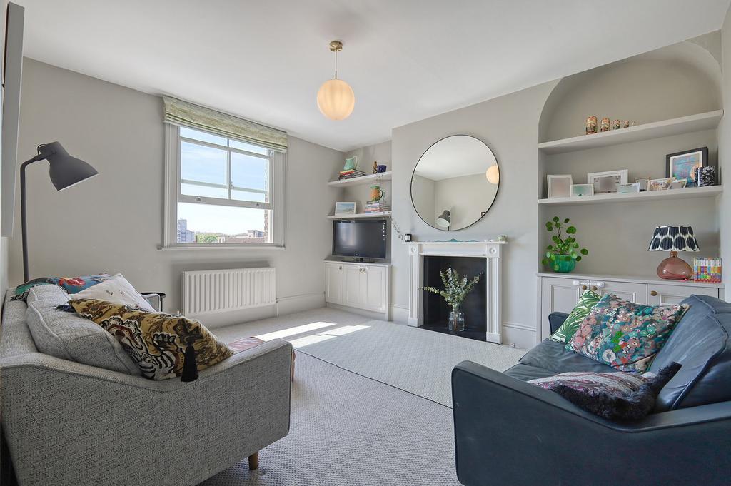 Brooke Road, Hackney, E5 3 bed apartment - £2,940 pcm (£678 pw)