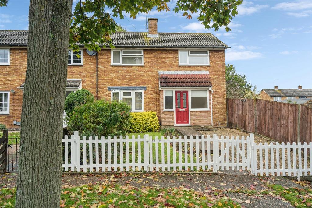 Mackenzie Square, Stevenage SG2 3 bed house - £375,000