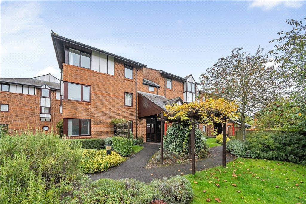Caversham Wharf, Waterman Place, Reading 2 bed apartment - £270,000