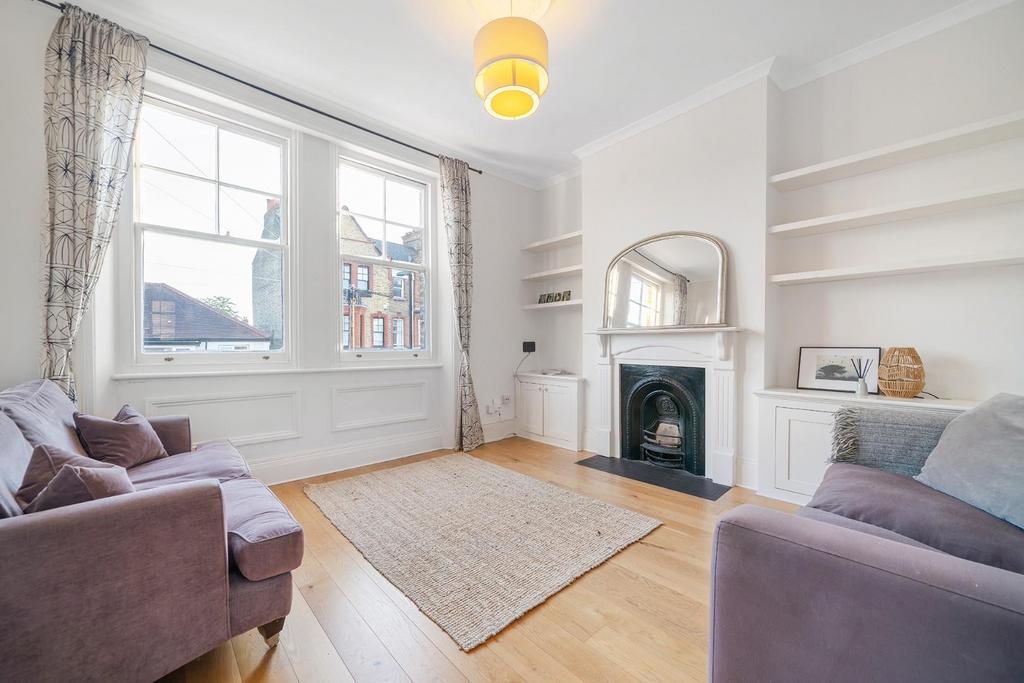 Endymion Road, London SW2 2 bed flat - £525,000