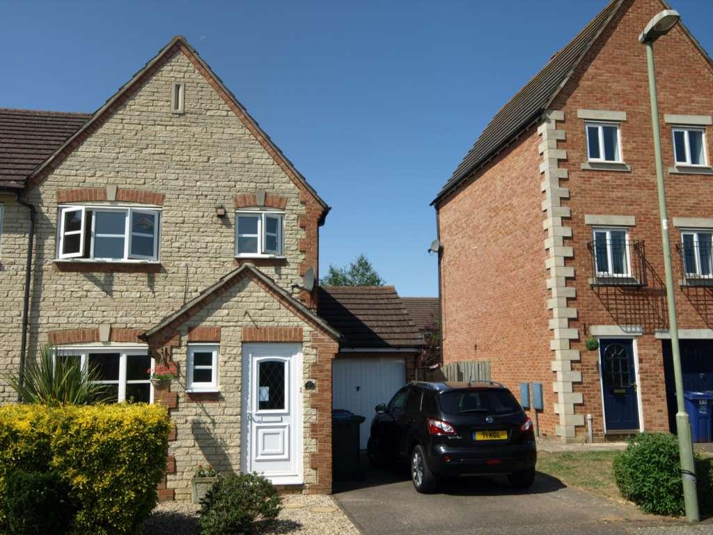Campion Place, Bicester OX26 3 bed semi-detached house - £1,600 pcm (£ ...