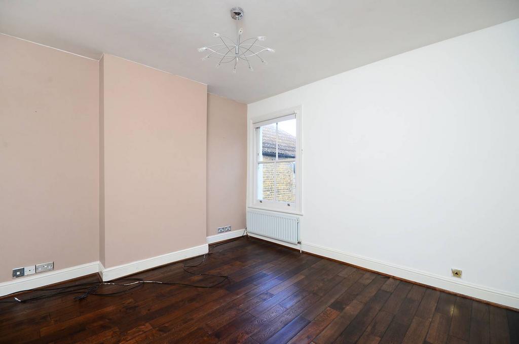 Radbourne Road, Balham, London, SW12 3 bed flat - £2,600 pcm (£600 pw)