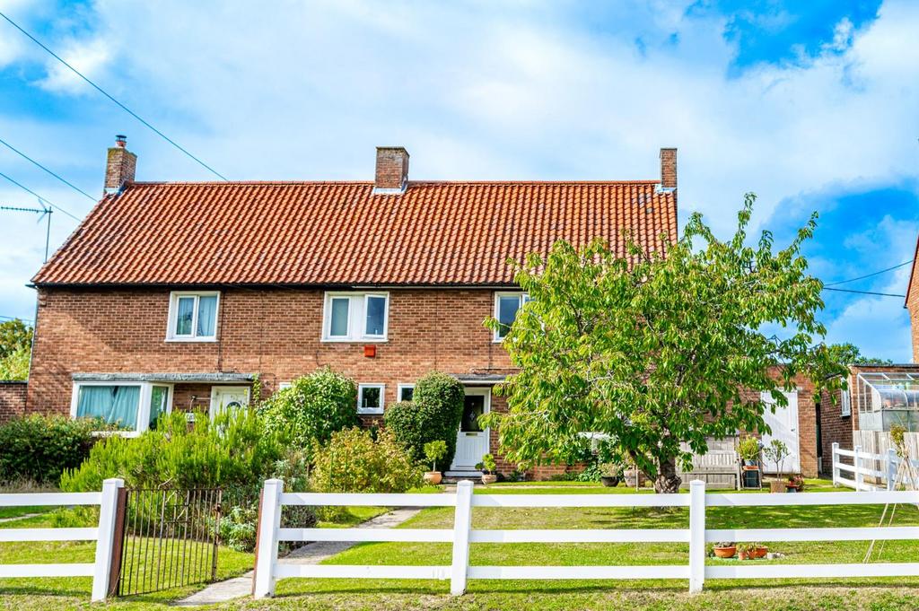 Broxted, Dunmow, Essex 4 bed semi-detached house - £400,000