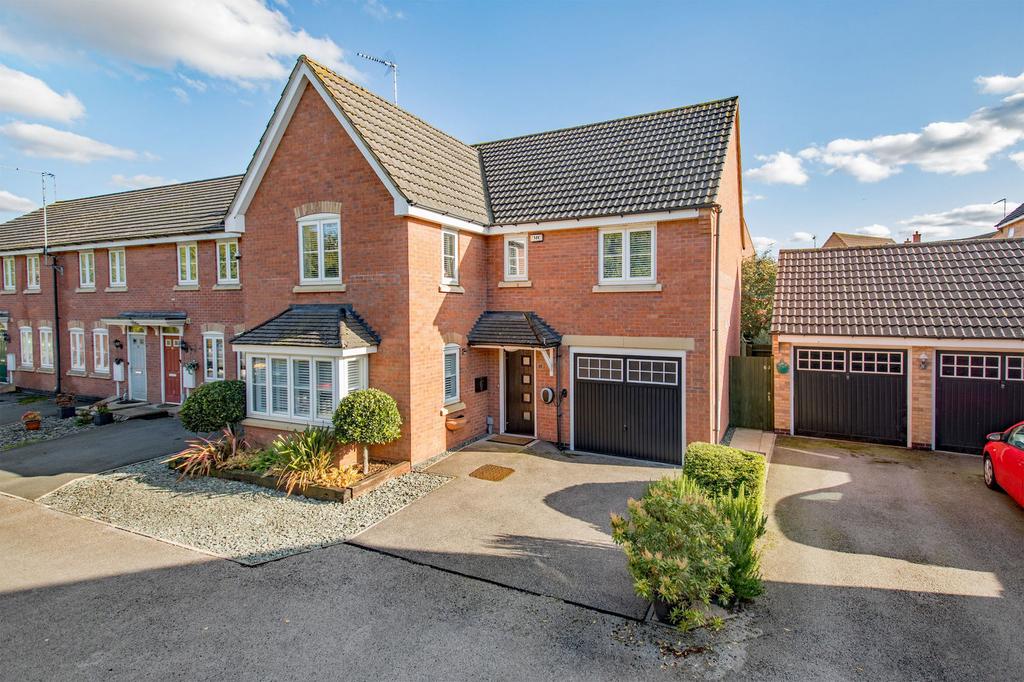 Fieldfare Close, Corby NN18 4 bed detached house - £375,000