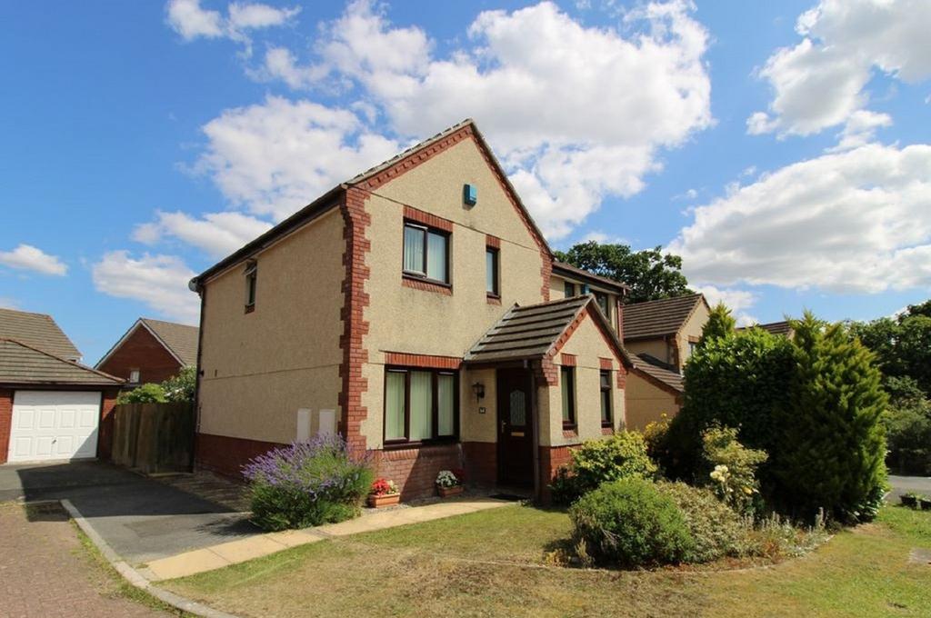 Churchfields Drive, Bovey Tracey, TQ13 3 bed semi-detached house - £350,000