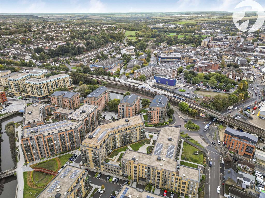 James Smith Court, Dartford, Kent, DA1 2 bed flat - £325,000