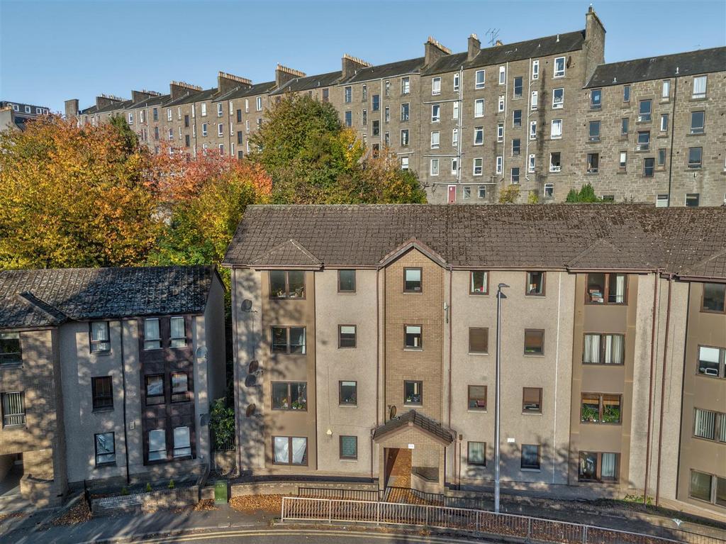 Lochee Road, Dundee DD2 2 bed apartment - £85,000